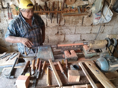 Hector-Tornero de madera-Carpintero - Salta - Madereras Argentina